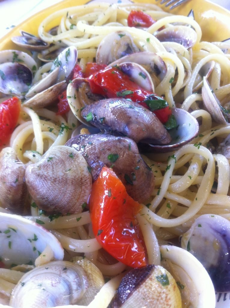 Spaghetti con le vongole – spaghetti with clams - Coochinando